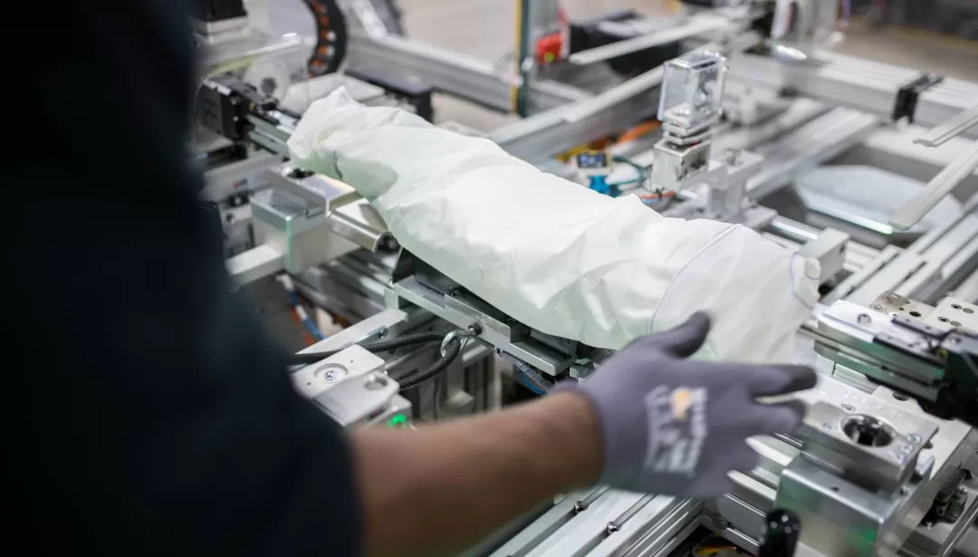 Front Center Airbags from Autoliv